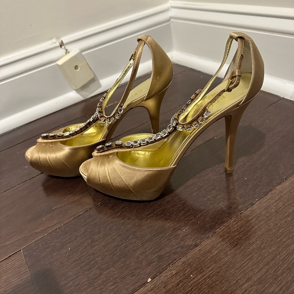 Escada | Shoes | Escada Champagne Satin Pumps | Poshmark